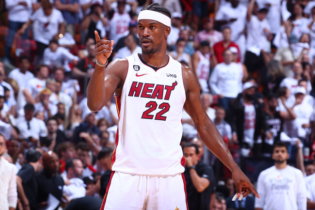 Jimmy Butler decide, Heat vence Knicks e avança à final do Leste